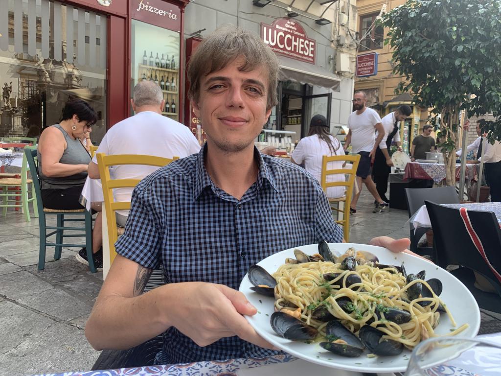 Italians eat and stay fit. How come! - Streaty